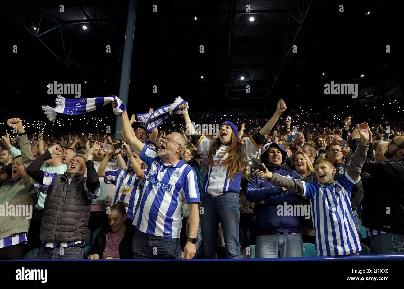 Sheffield wednesday fans show their support hi-res stock photography ...