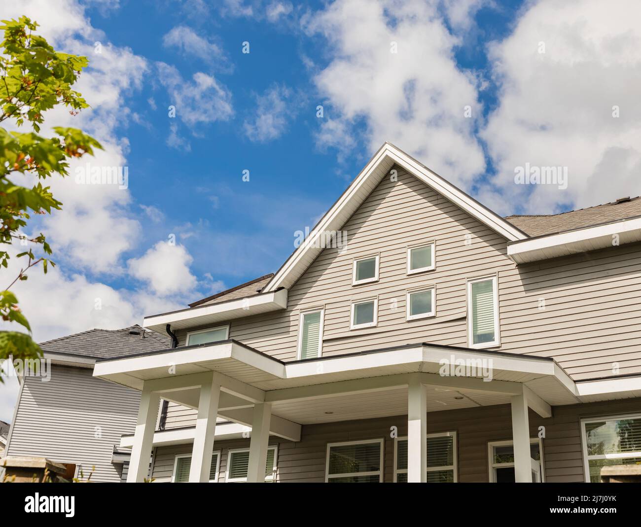 Suburban neighborhood house architecture hi-res stock photography and ...