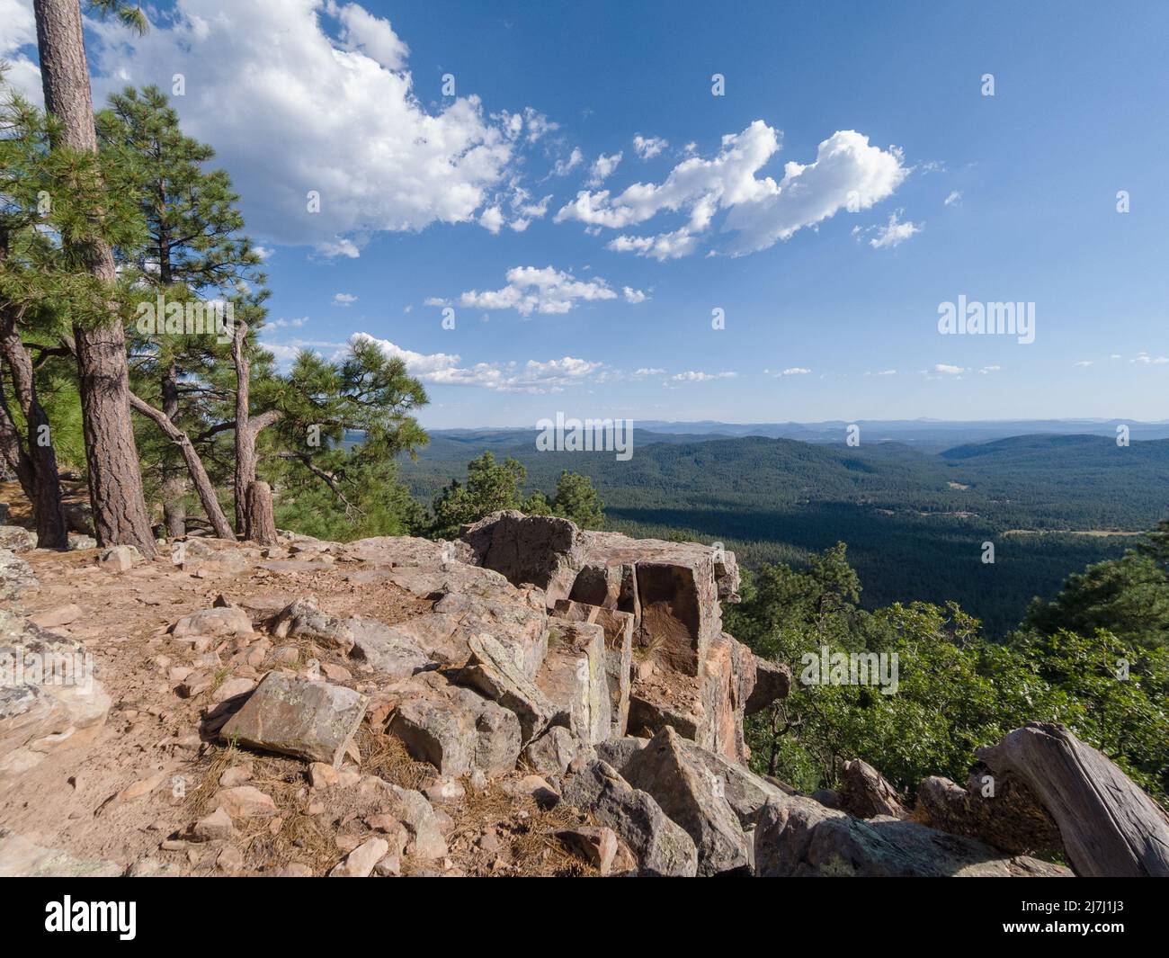 Cliff ledge view hi-res stock photography and images - Alamy