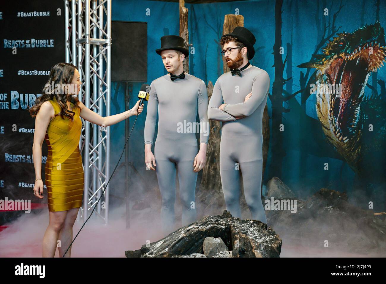 THE BUBBLE, Vivian Full (left), 2022. ph: Laura Radford / © Netflix ...
