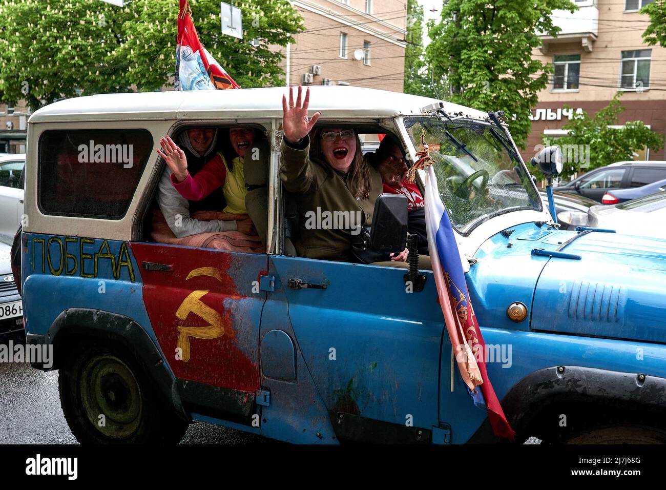 Voronezh, Russia, 09/05/2022, Participants of the rally in an old SUV ...