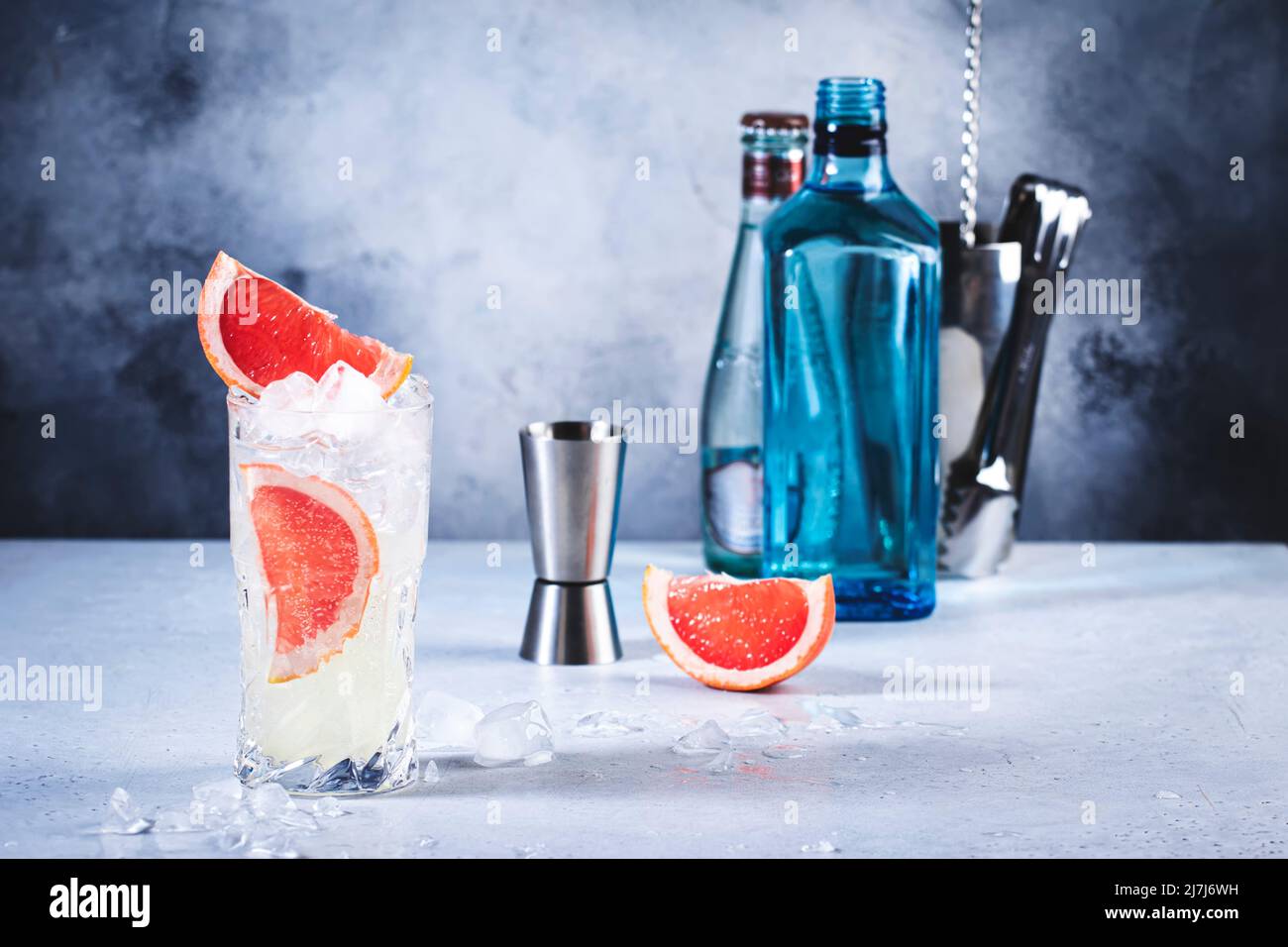 Gin tonic popular refreshing alcoholic cocktail drink with dry gin ...