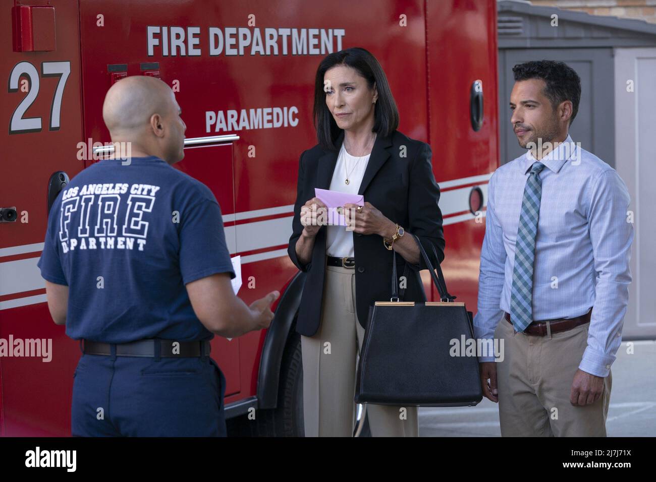 BOSCH: LEGACY, Mimi Rogers (center), Pumped', (Season 1, ep. 102, aired ...