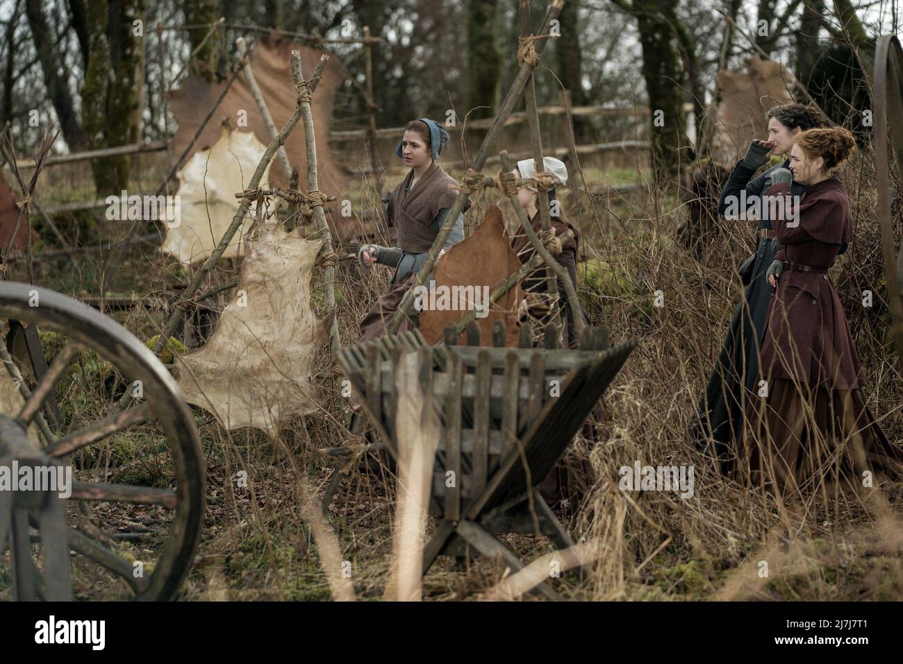 OUTLANDER, Caitlin O'Ryan (center), Caitriona Balfe (2nd from right ...