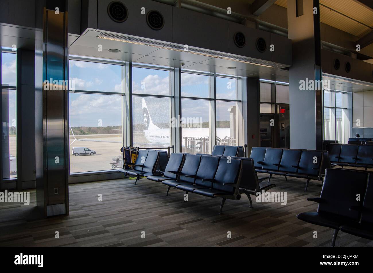 Empty airport seats in the waiting terminal Stock Photo - Alamy