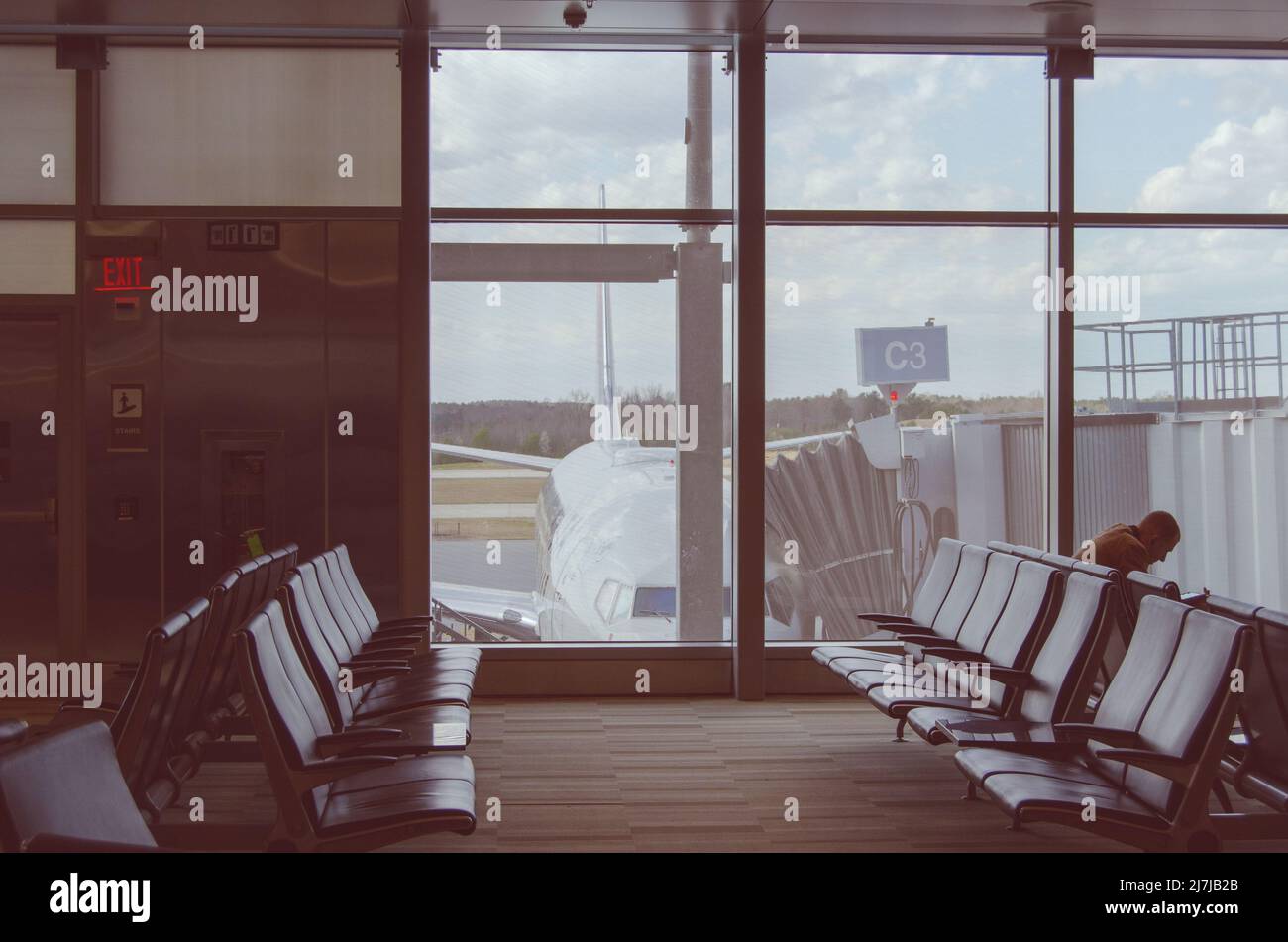 Airport terminal seats hi-res stock photography and images - Alamy