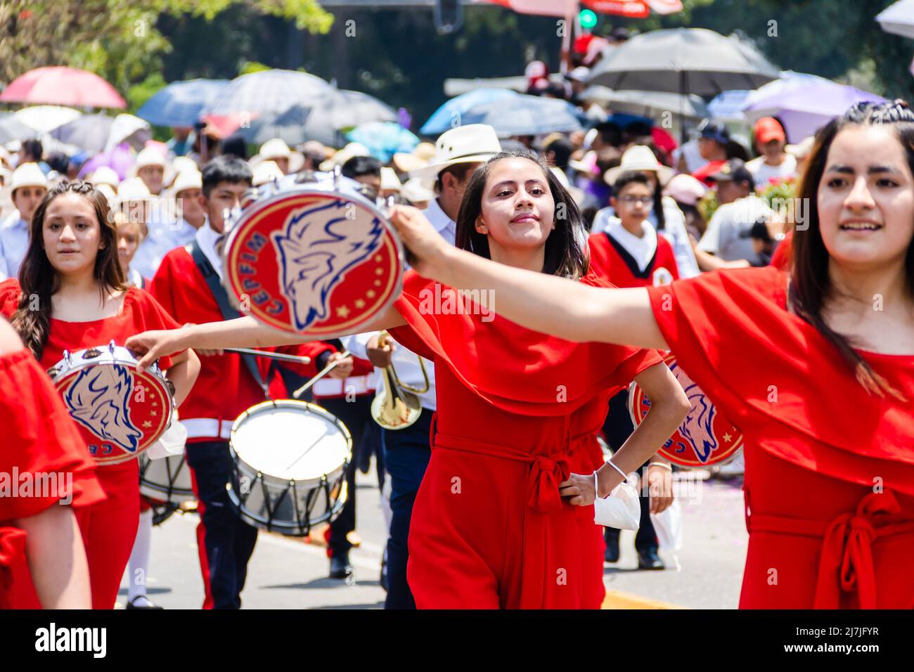 Students parade to commemorate the anniversary of the Battle of Puebla ...