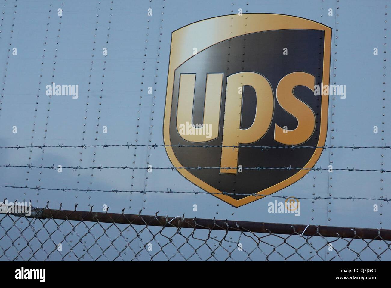 Ups vehicle hi-res stock photography and images - Alamy