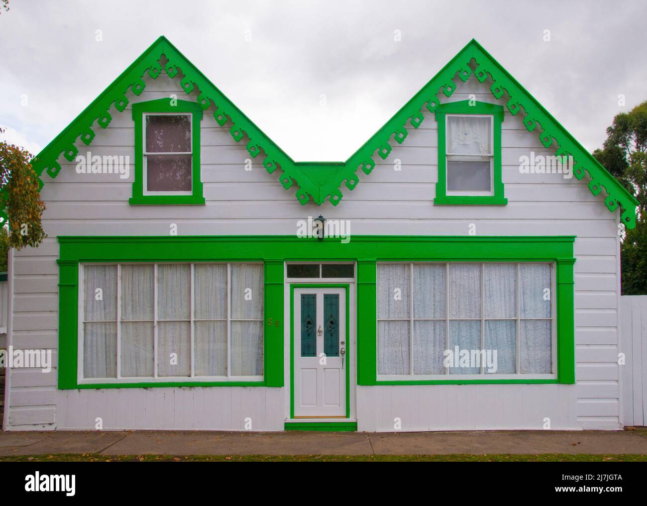 Australian colonial timber cottage hi-res stock photography and images ...