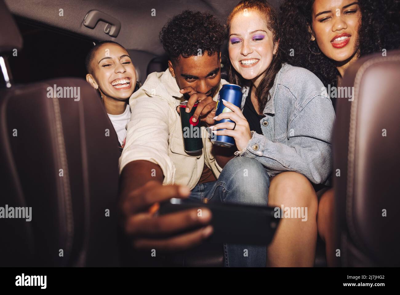 Group friends posing photo hi-res stock photography and images - Alamy