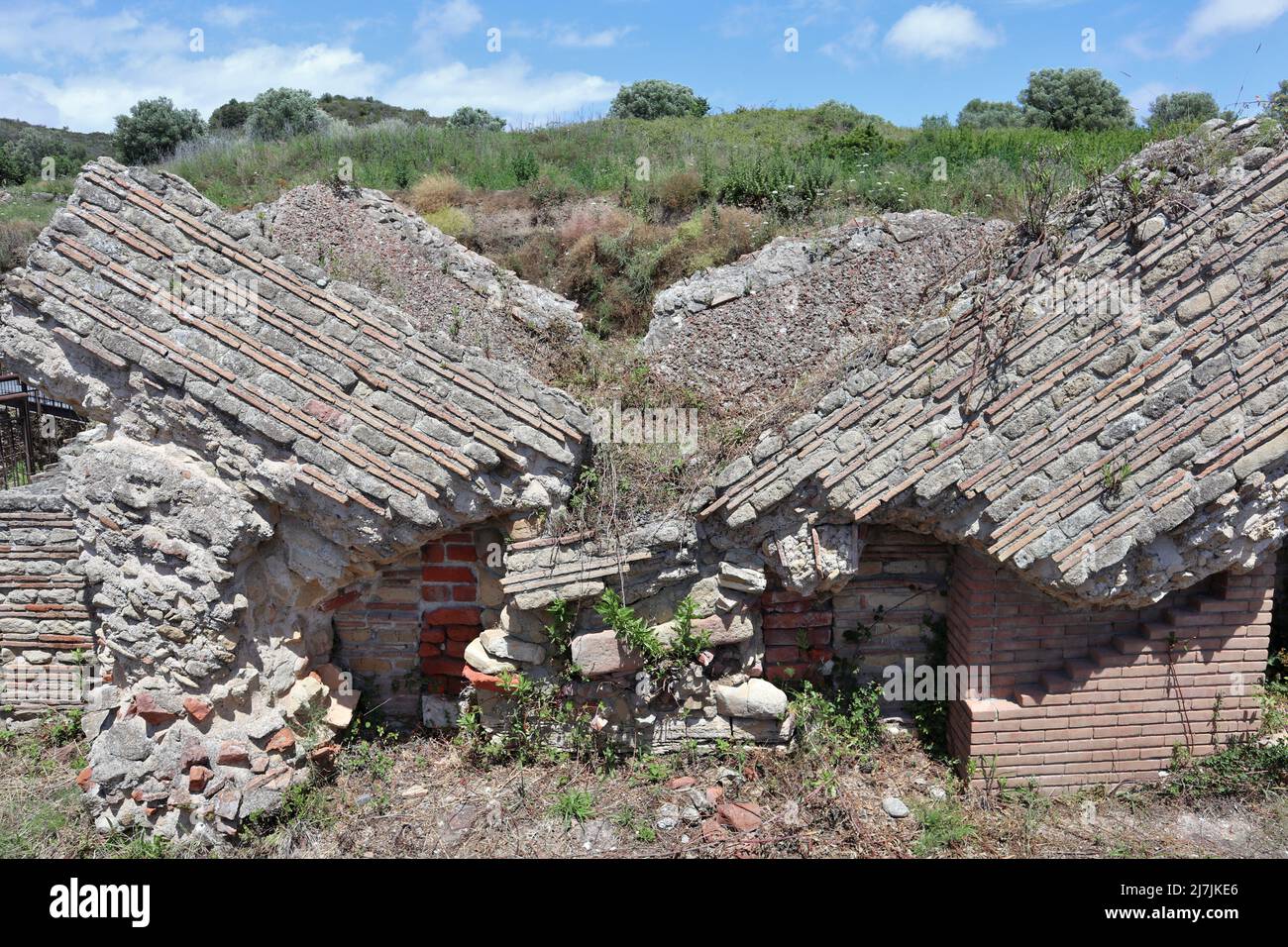 Crollo muro hi-res stock photography and images - Alamy