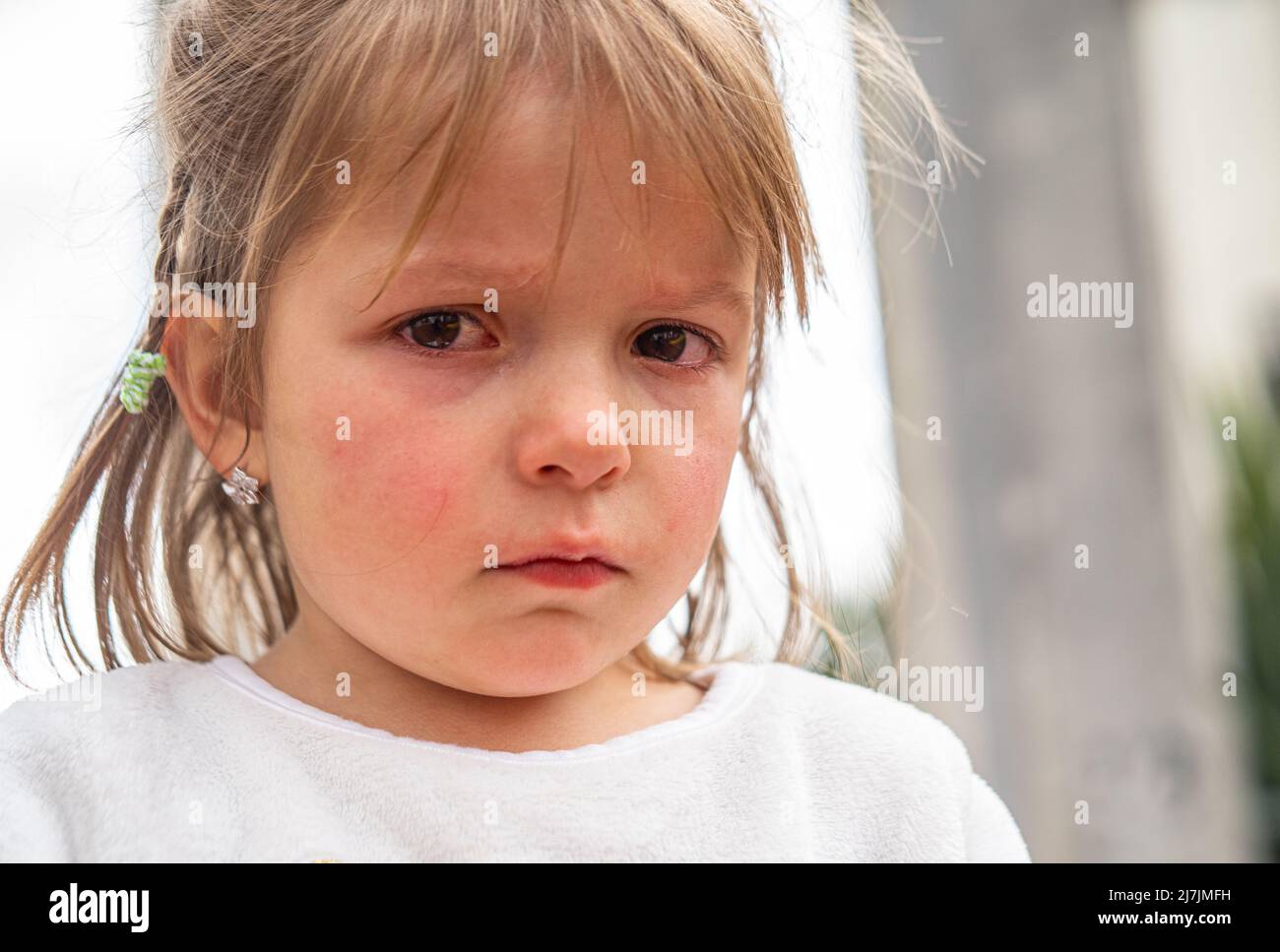 Caucasian kid girl crying alone outside Stock Photo - Alamy