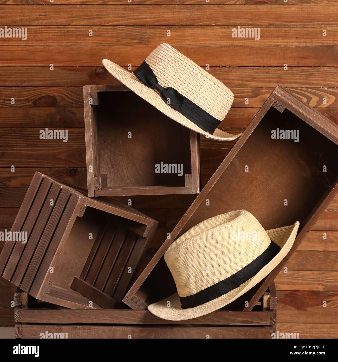 Straw boxes hi-res stock photography and images - Alamy