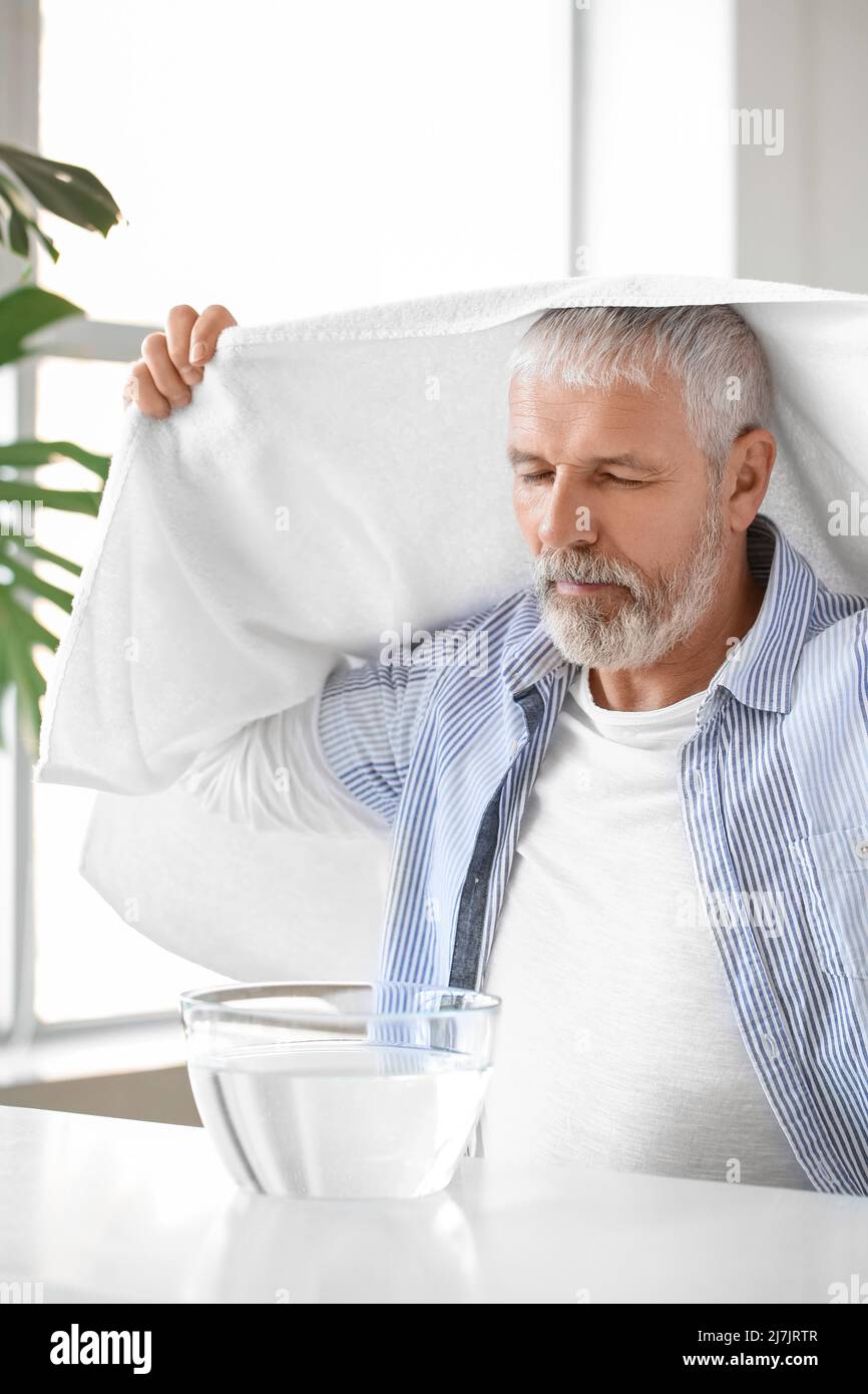 Man inhalation bowl hi-res stock photography and images - Alamy