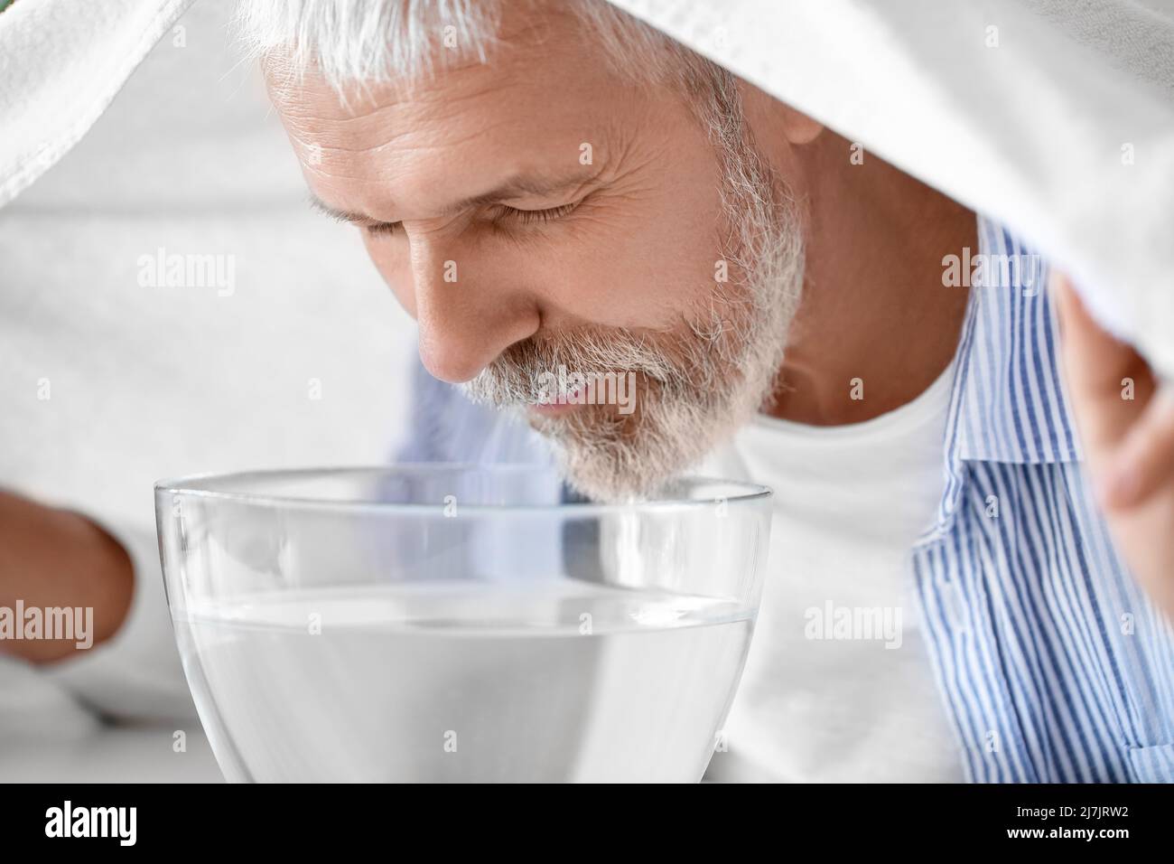 Man inhalation bowl hi-res stock photography and images - Alamy