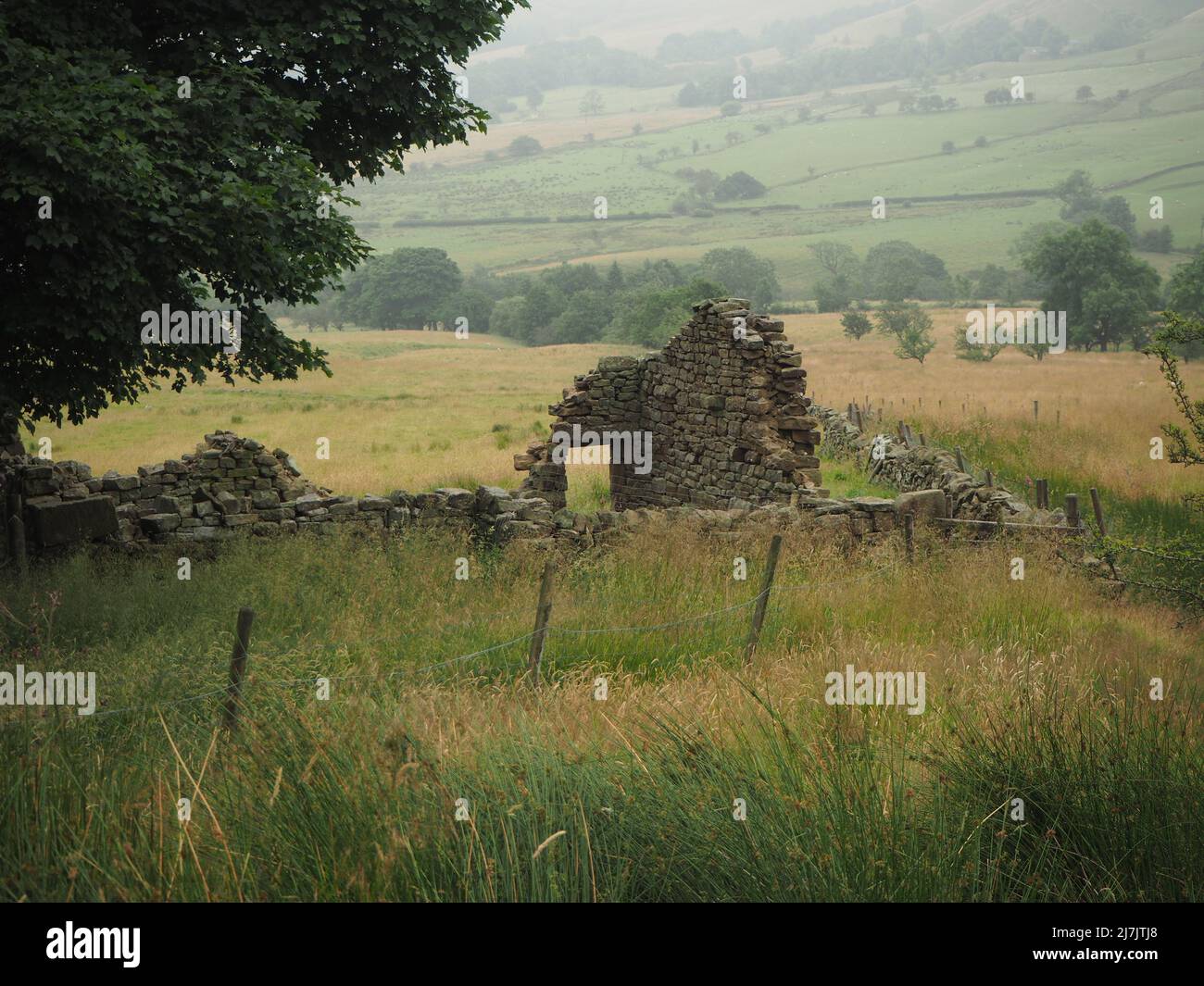 Ruins of Farmhouse in the Peak District Stock Photo - Alamy