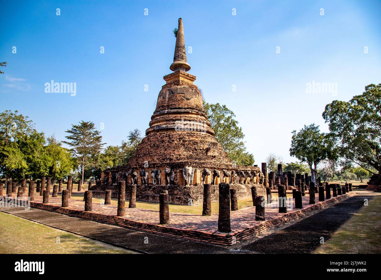 Wat Chang Lom elephant temple in Sukhothai historical park, Thailand ...