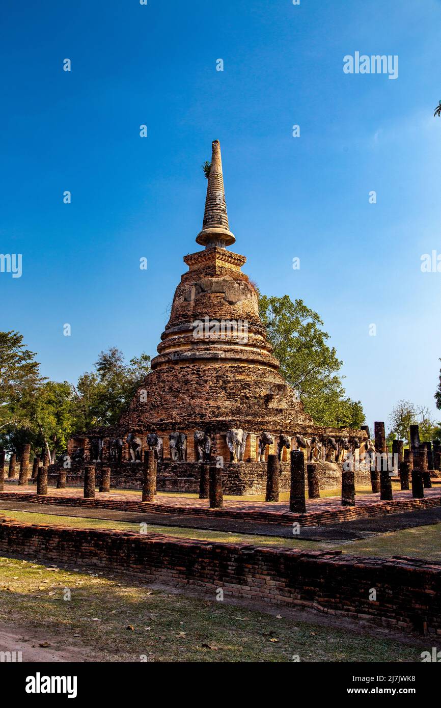 Wat Chang Lom elephant temple in Sukhothai historical park, Thailand ...