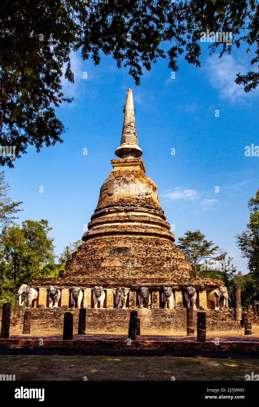 Wat Chang Lom elephant temple in Sukhothai historical park, Thailand ...