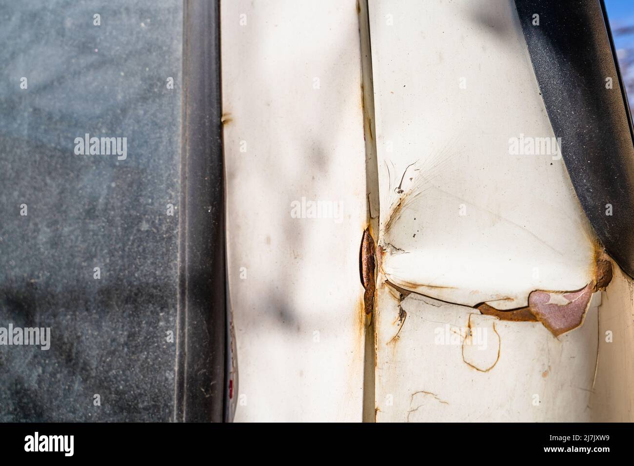 Body rust on white car hi-res stock photography and images - Alamy