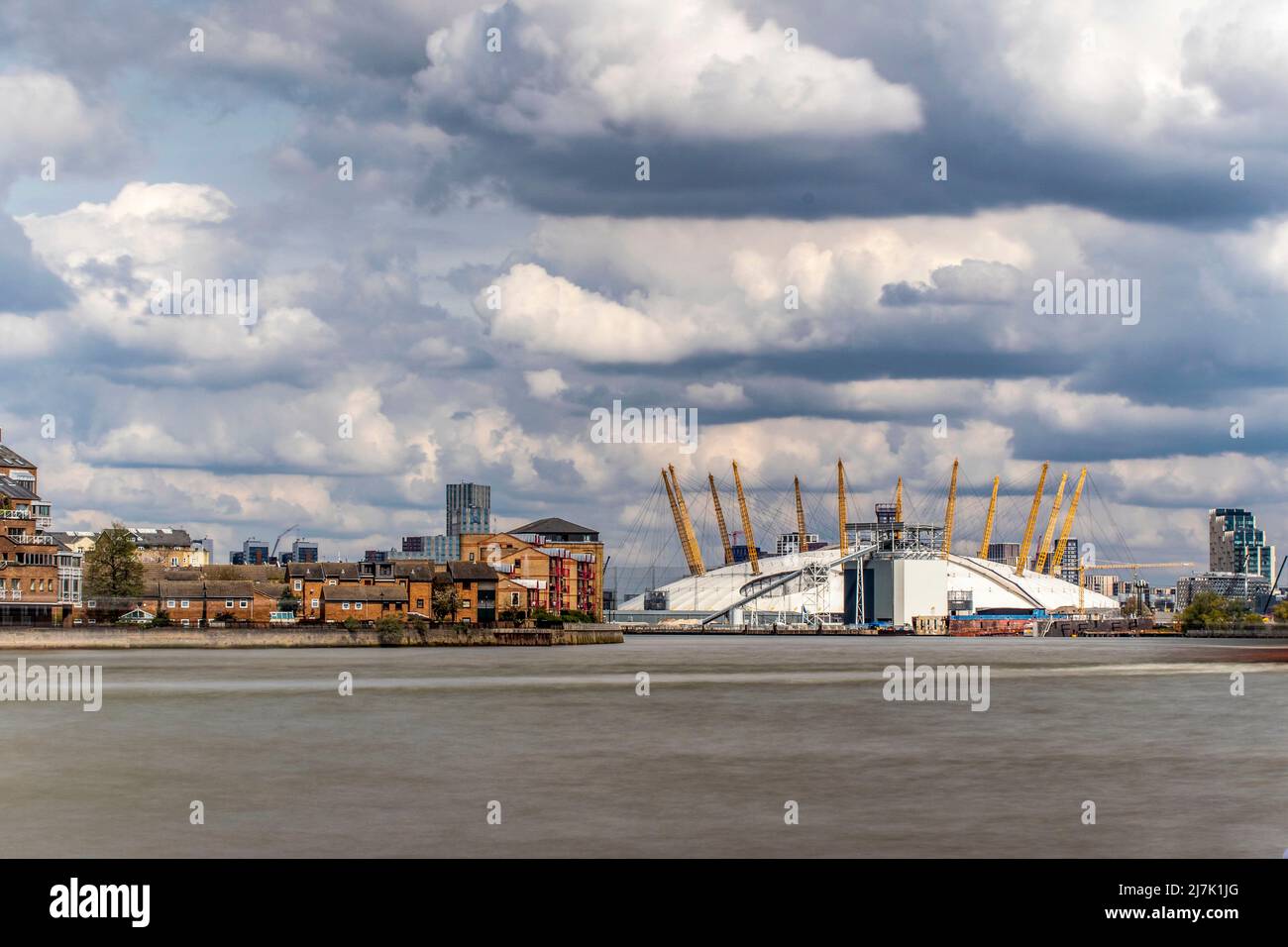 Riverside thames the through wharf hi-res stock photography and images ...