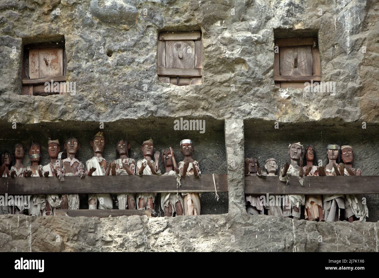 Tau tau burial sculptures hi-res stock photography and images - Alamy