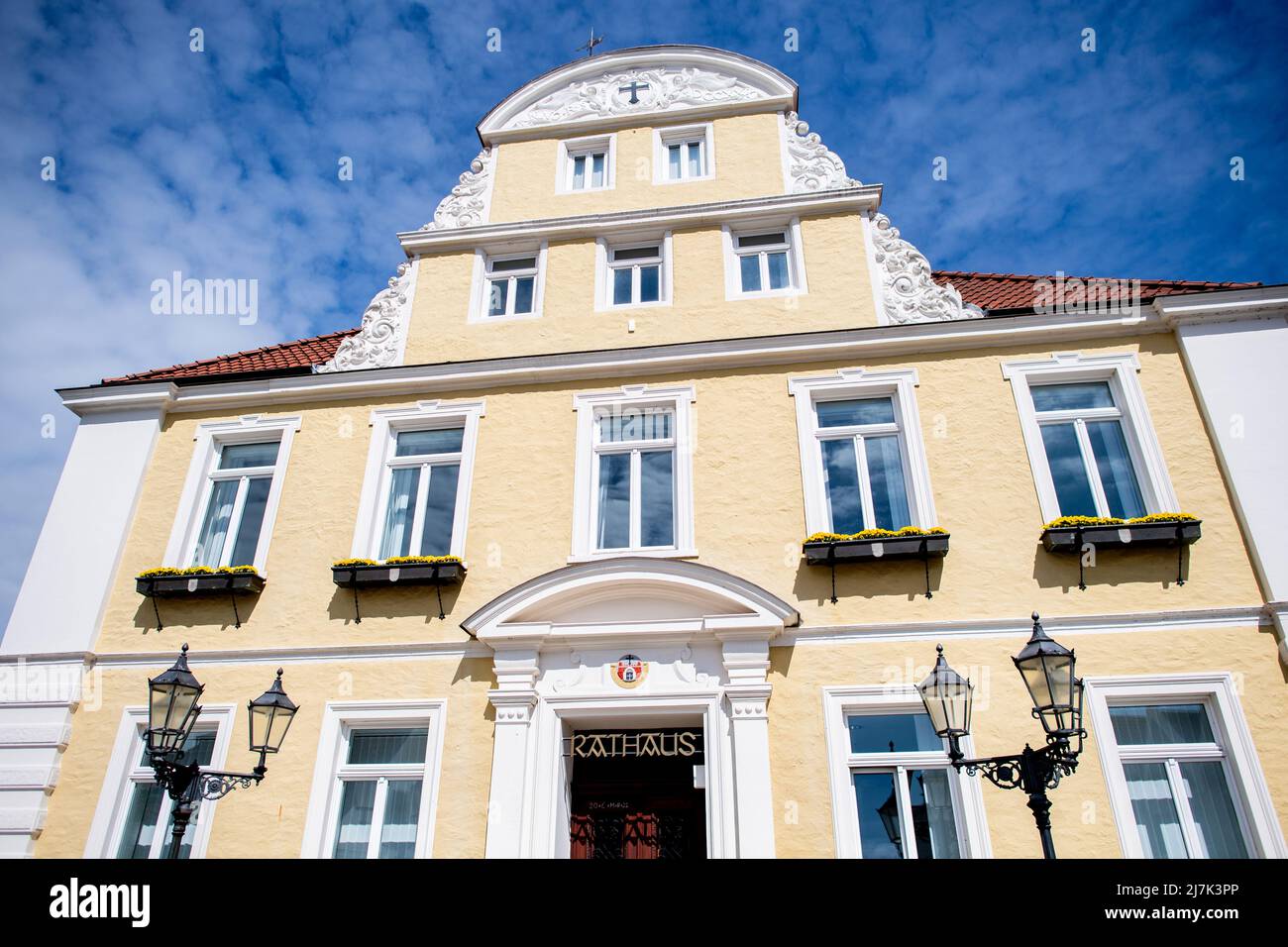 Verden, Germany. 05th May, 2022. The historic town hall of the city is ...