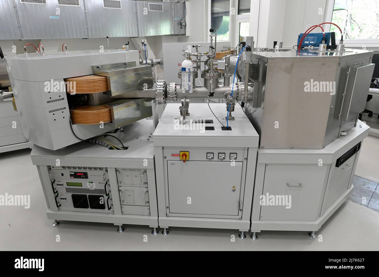 Accelerator mass spectrometry hi-res stock photography and images - Alamy