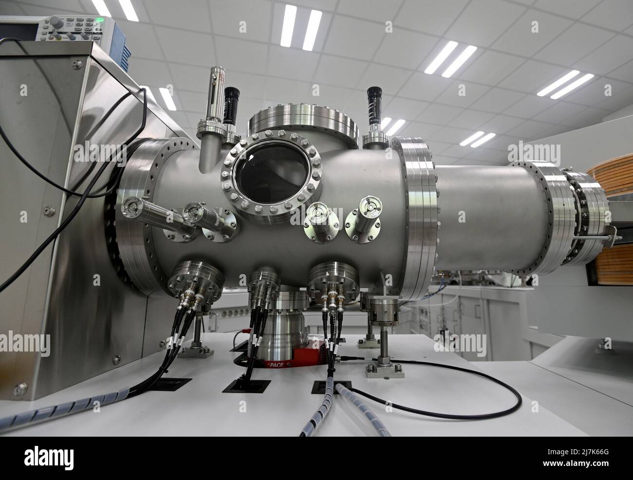 Accelerator mass spectrometry hi-res stock photography and images - Alamy