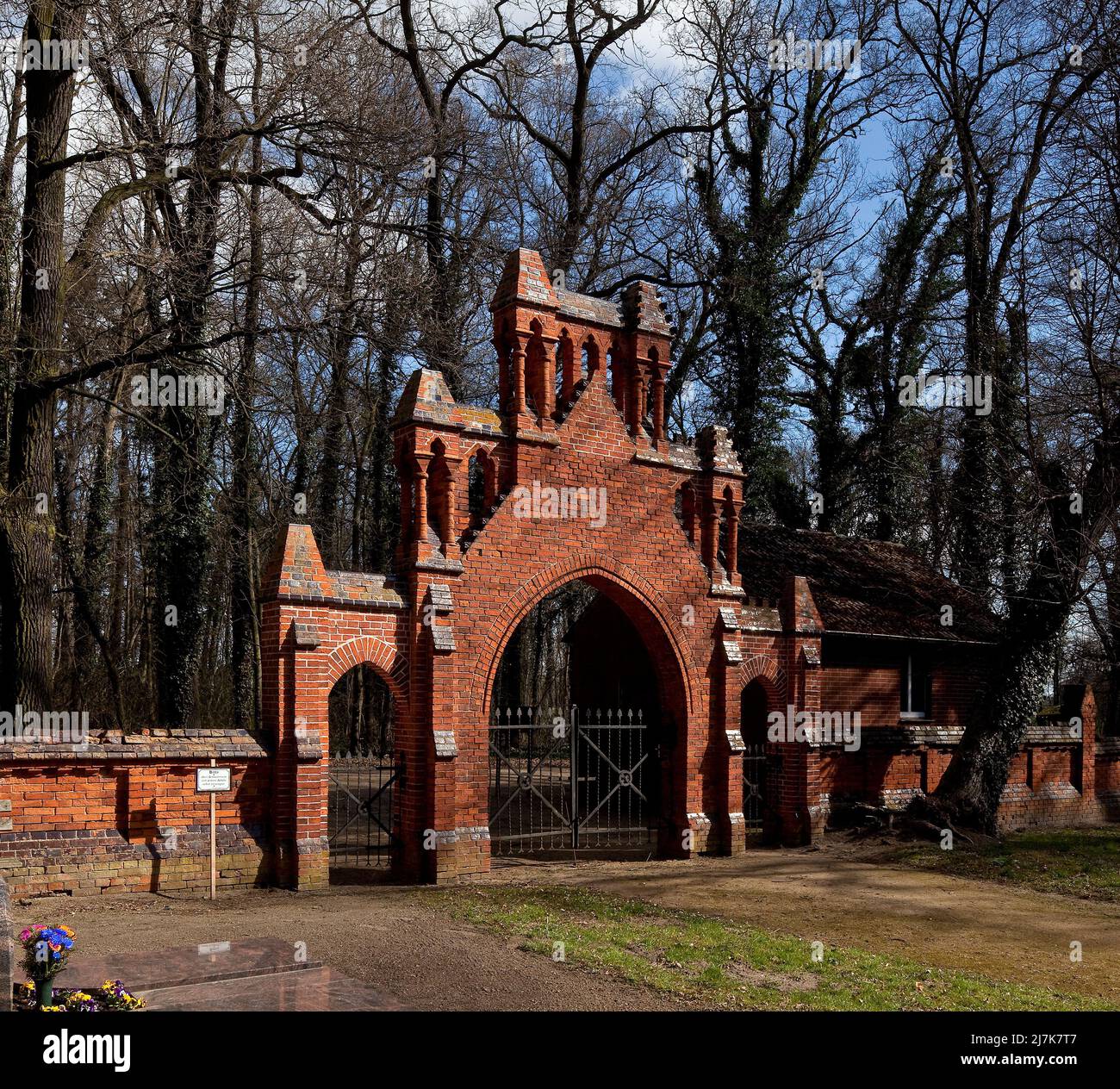 Vollenschier Altmark Friedhofstor 74707 Ansicht von Süden neugotische ...