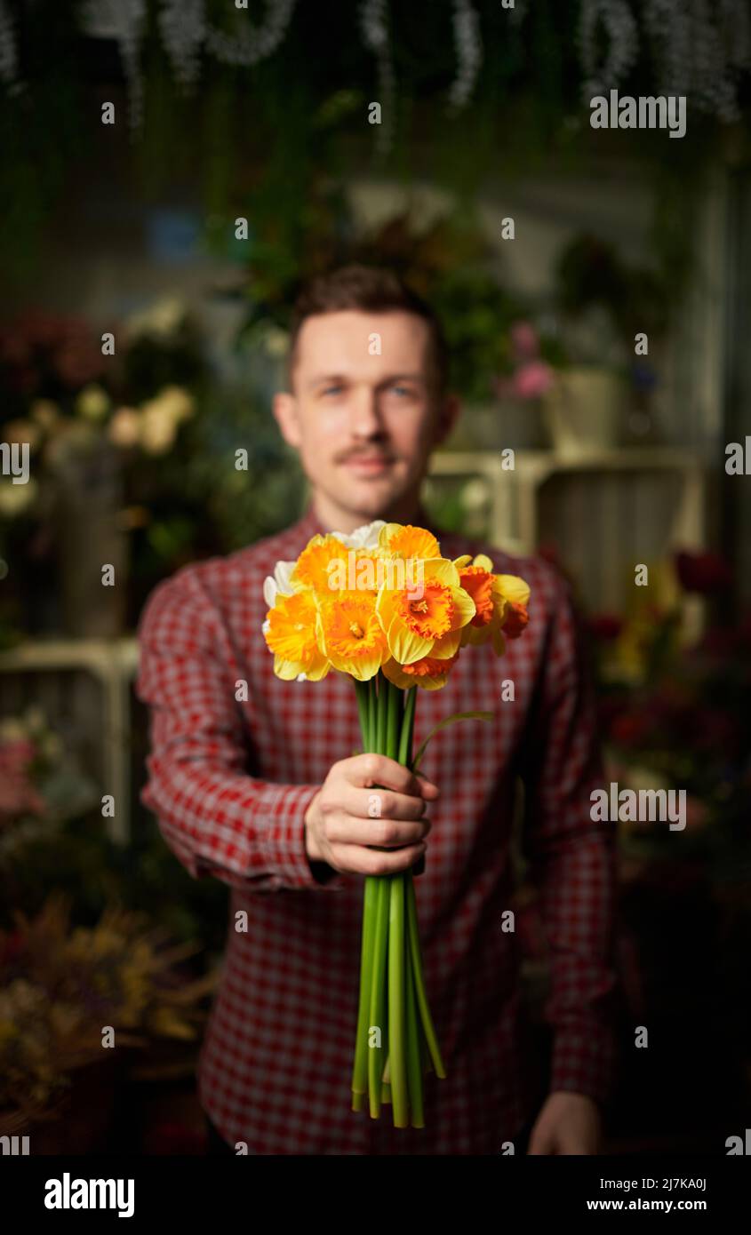 Hand man holding flowers flower hi-res stock photography and images - Alamy