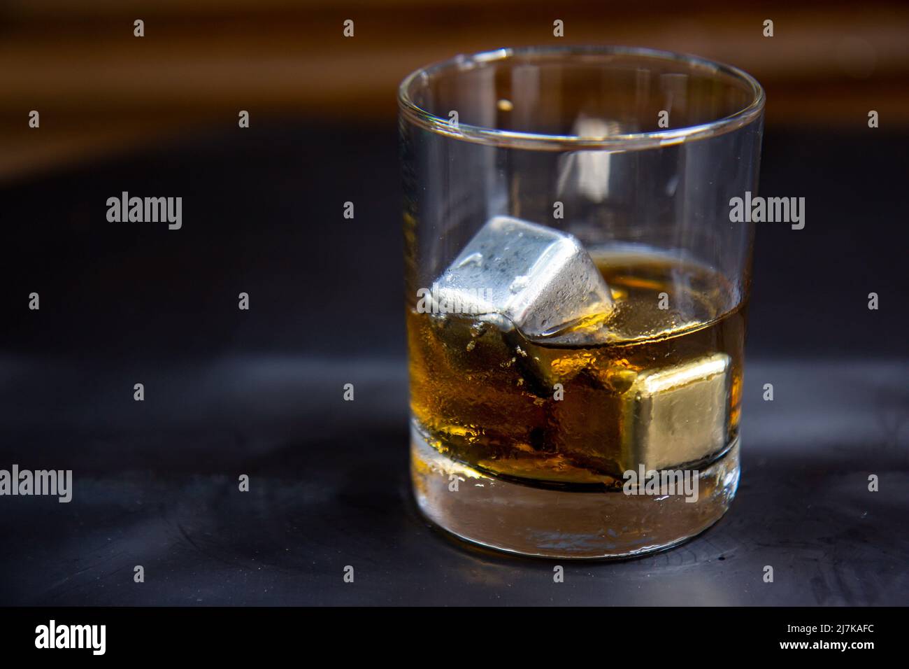 Metal ice cubes hi-res stock photography and images - Alamy
