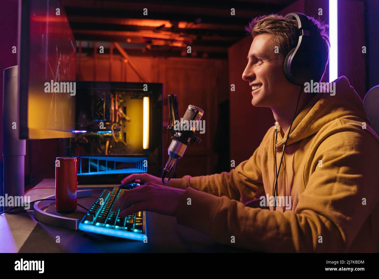 Gamer room hi-res stock photography and images - Alamy