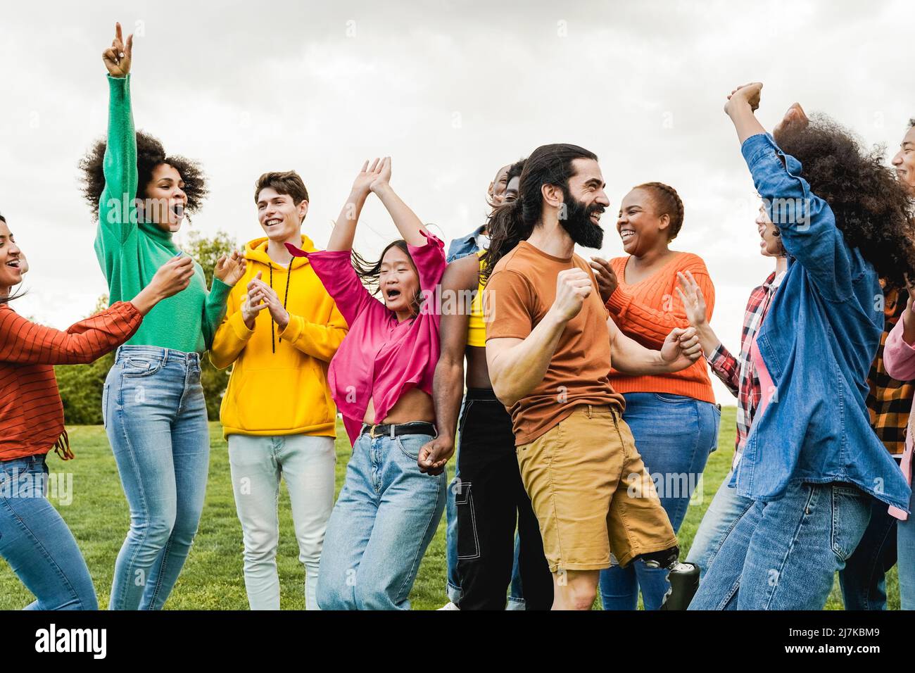 Friends at outdoor concert hi-res stock photography and images - Alamy