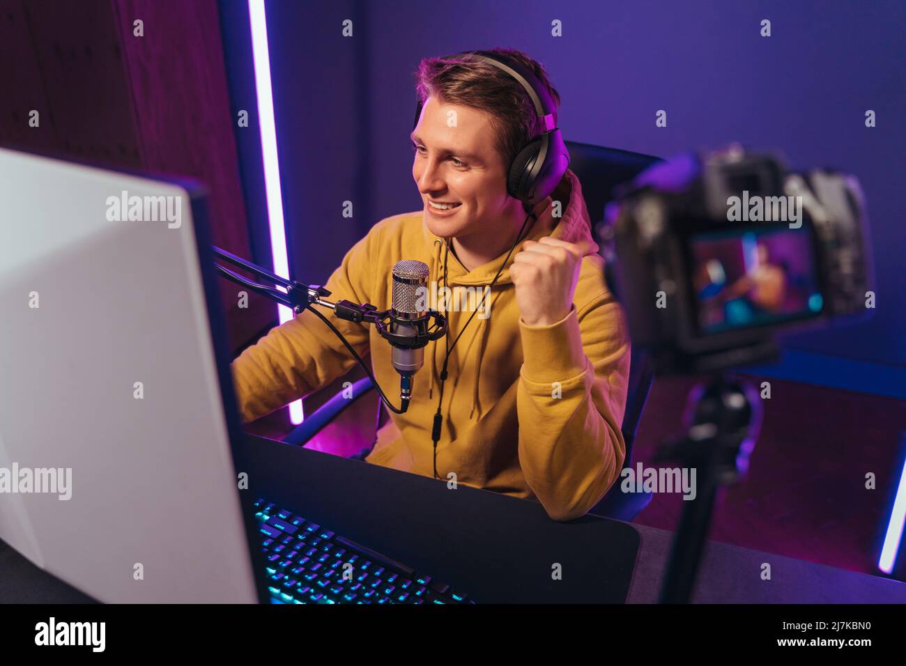 Stream blogger hi-res stock photography and images - Alamy