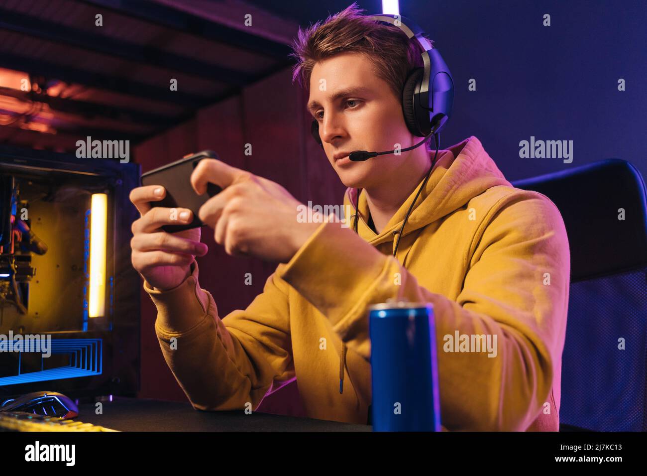 Focused shooter hi-res stock photography and images - Alamy