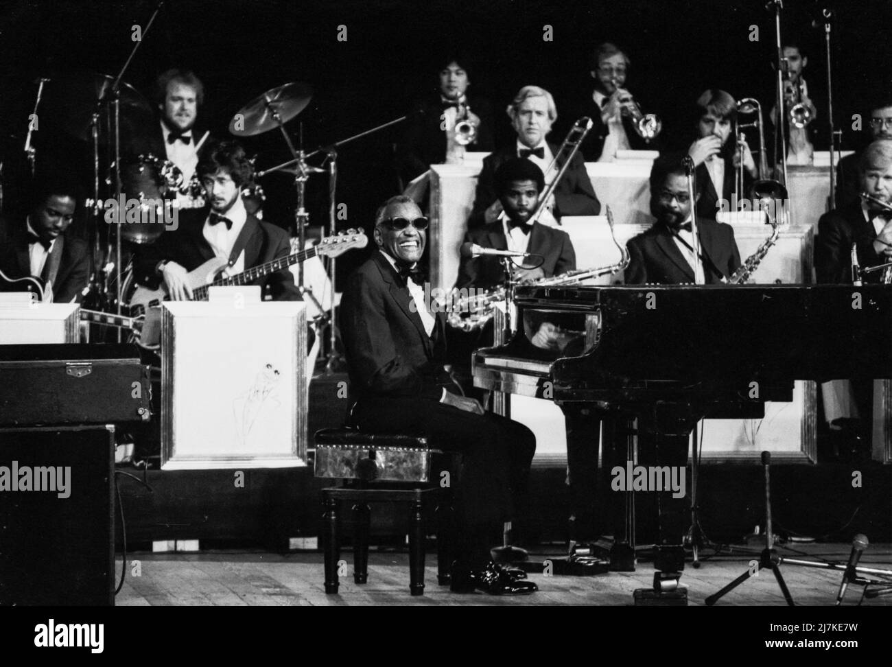 Ray charles in concert hi-res stock photography and images - Alamy