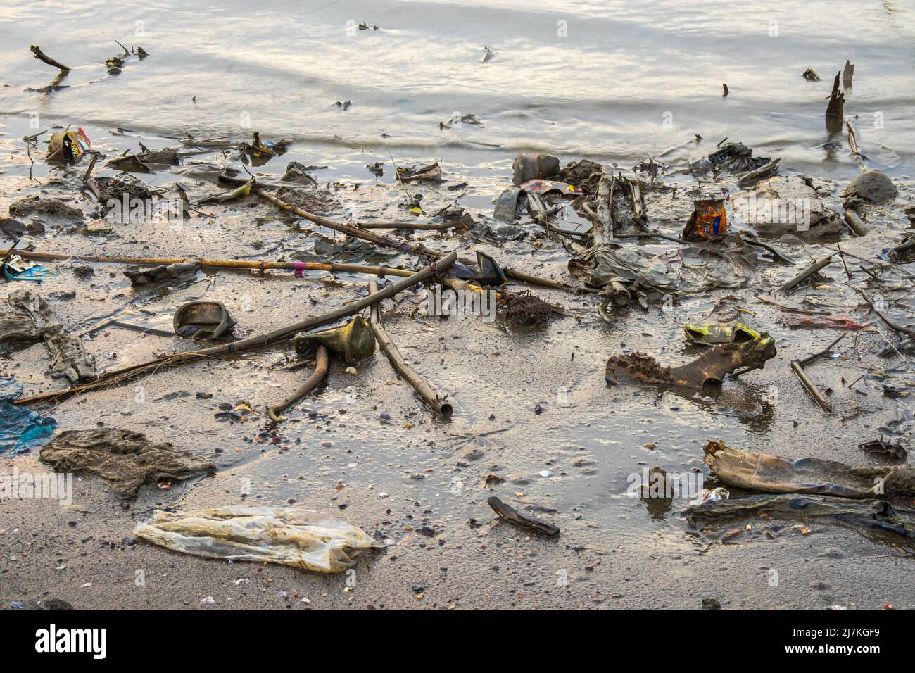 Floating garbage dump hi-res stock photography and images - Alamy
