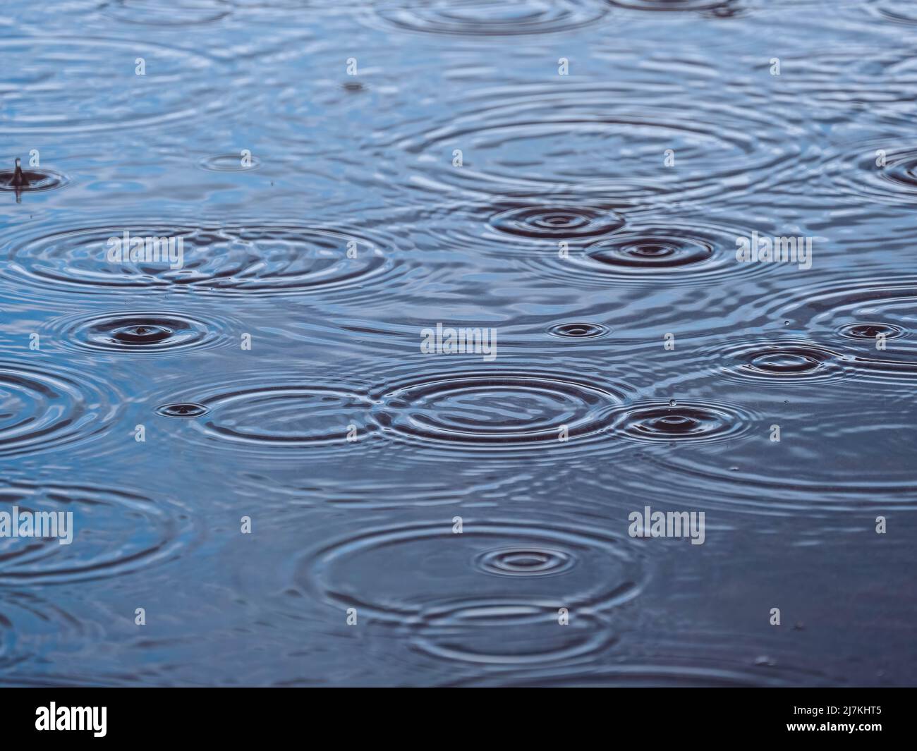 Raindrops in puddle hi-res stock photography and images - Alamy