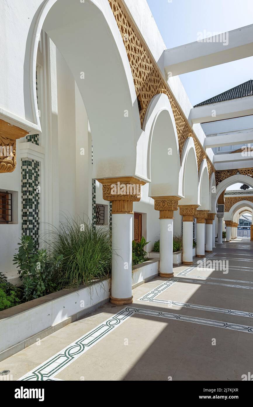 Mosque pathway hi-res stock photography and images - Alamy