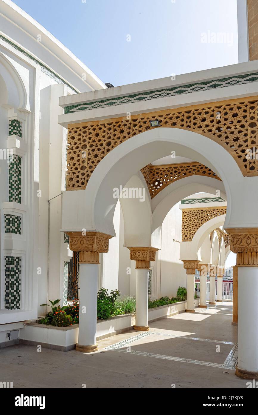 Mosque pathway hi-res stock photography and images - Alamy