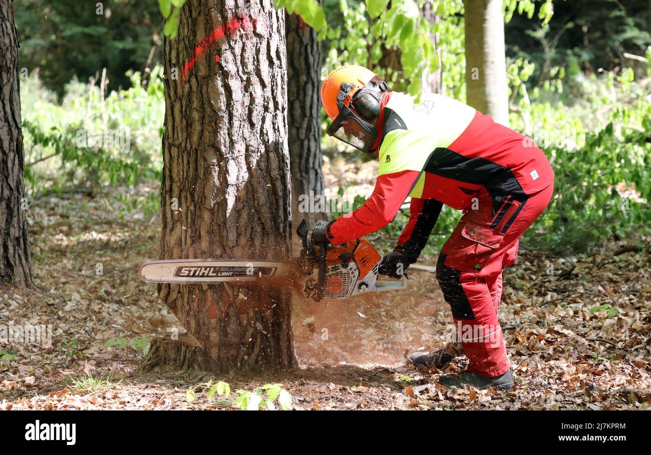 Crane outriggers hi-res stock photography and images - Alamy