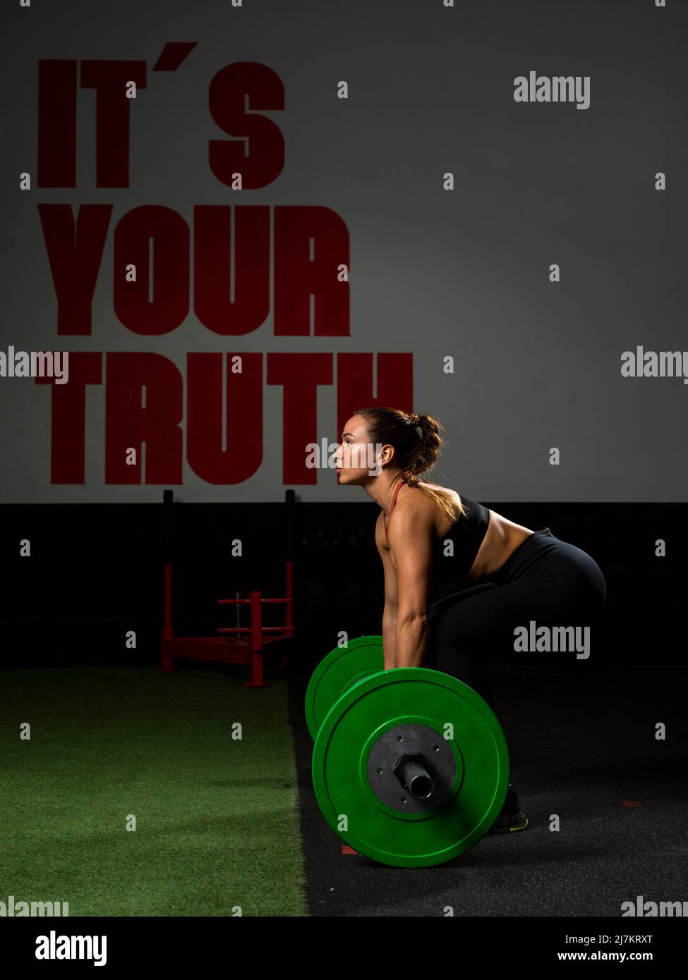 Woman deadlift hi-res stock photography and images - Alamy