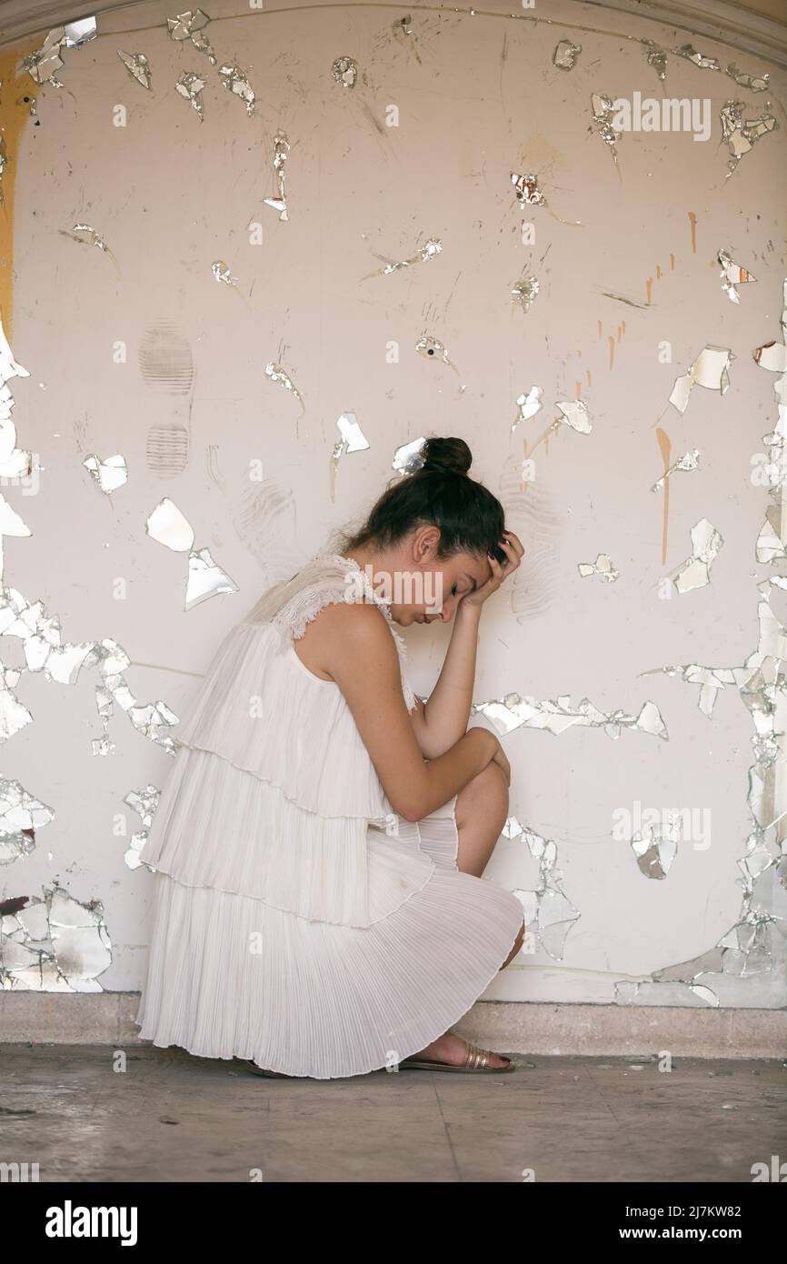 1920s 1930s young woman sitting hi-res stock photography and images - Alamy