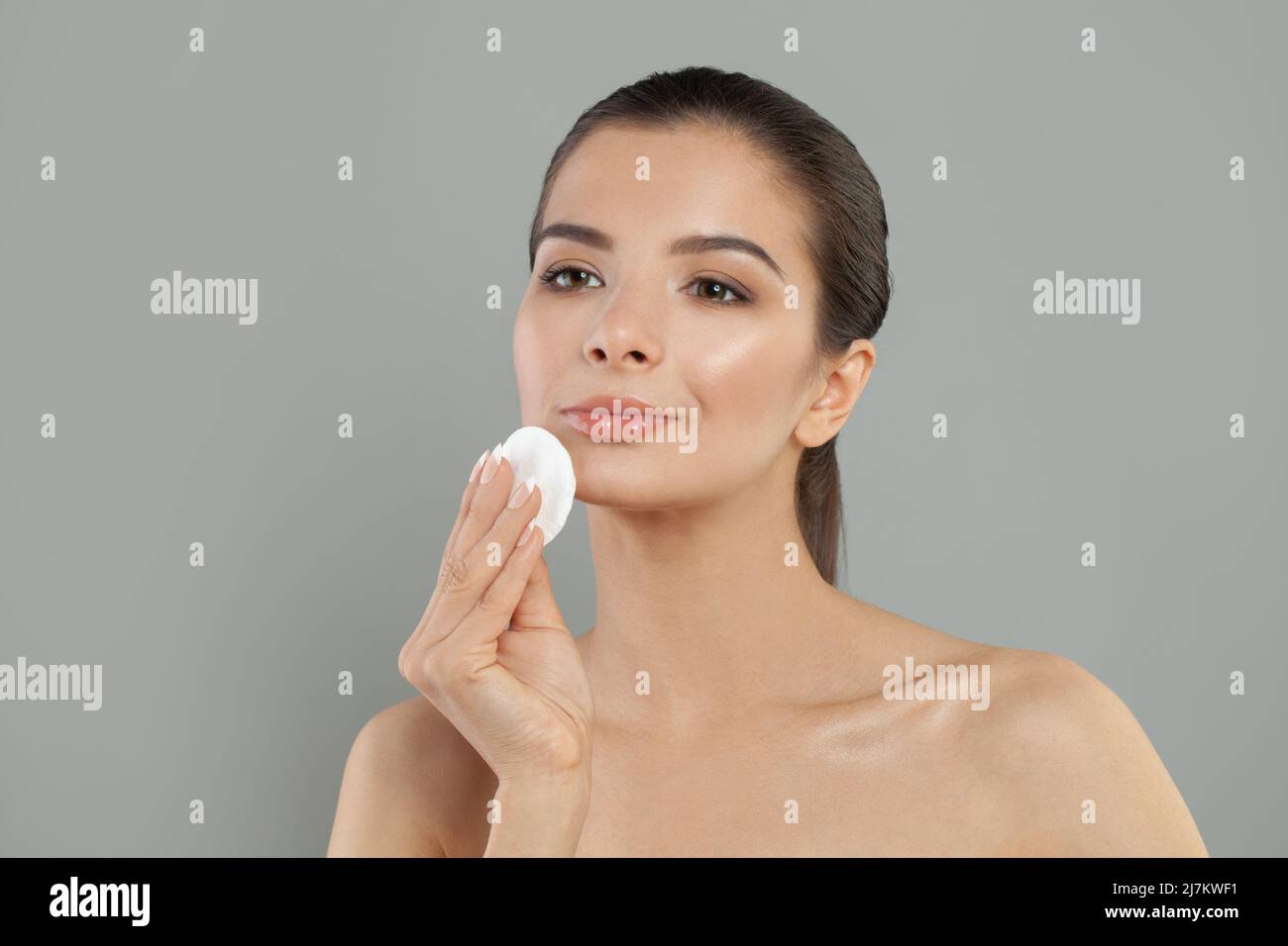 Young woman removing makeup with cleansing cotton pad Stock Photo - Alamy