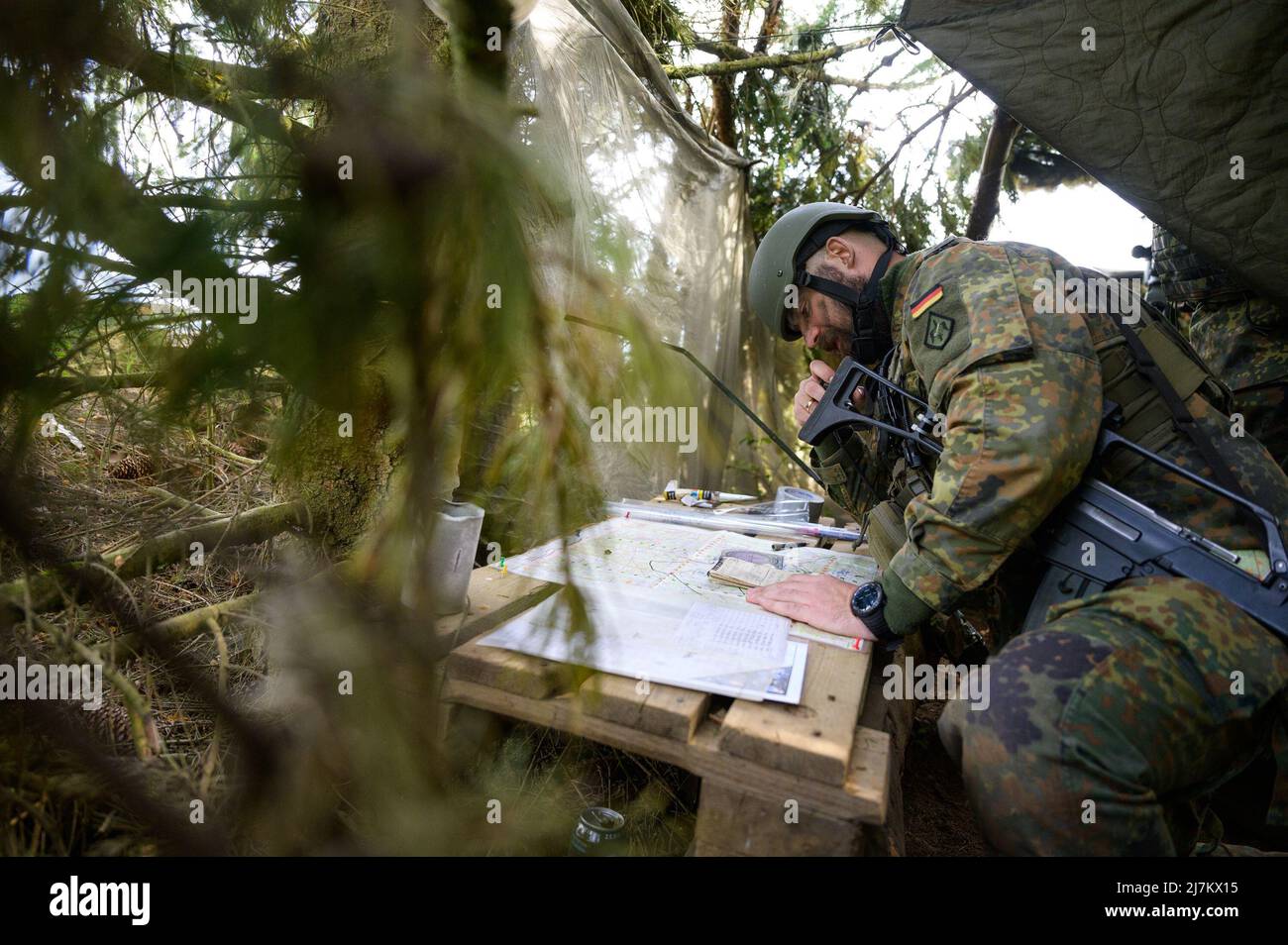 Artillery observer hi-res stock photography and images - Alamy
