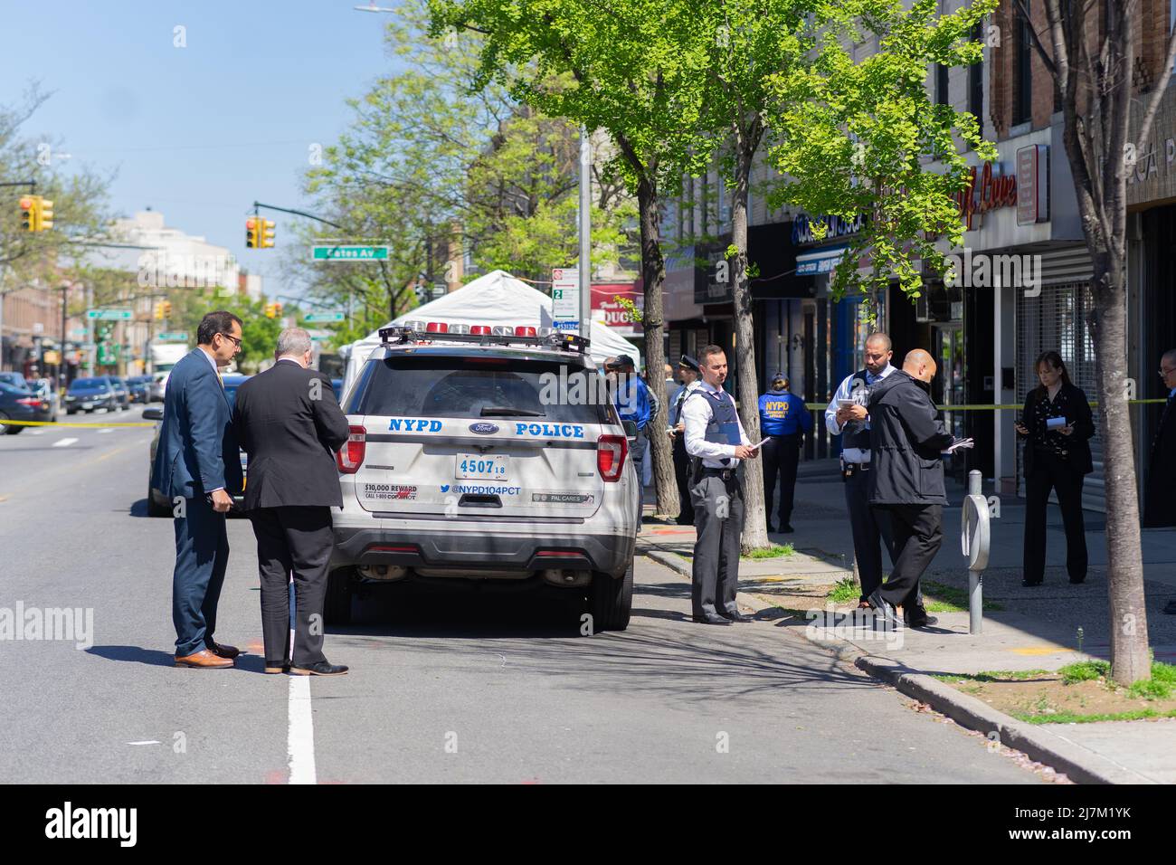 Queens, USA. 09th May, 2022. Police investigate the scene where a 51 ...