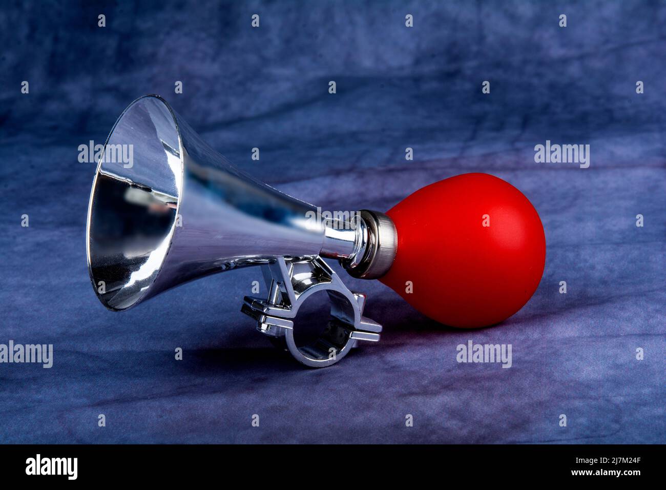 Car horn symbol hi-res stock photography and images - Alamy