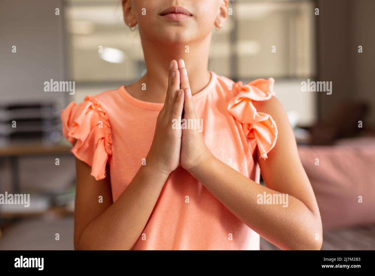 Student standing class hi-res stock photography and images - Alamy