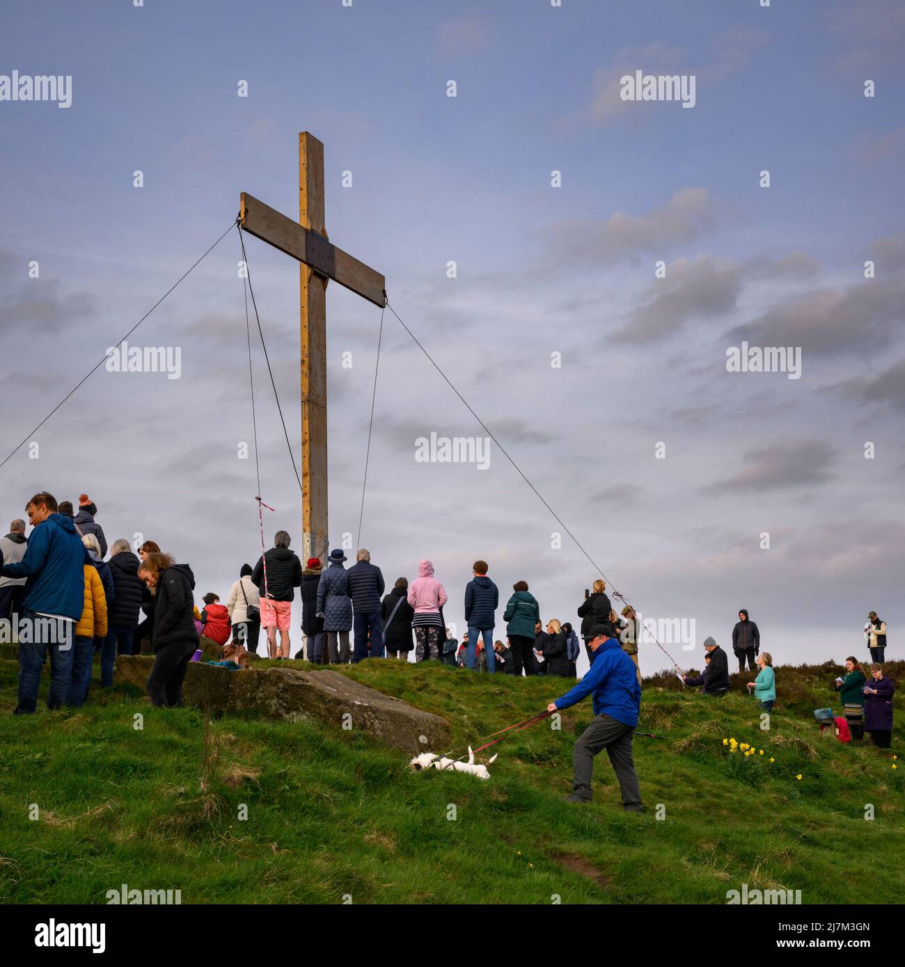 Congregation crowd gathered on hilltop for traditional Easter Sunday ...